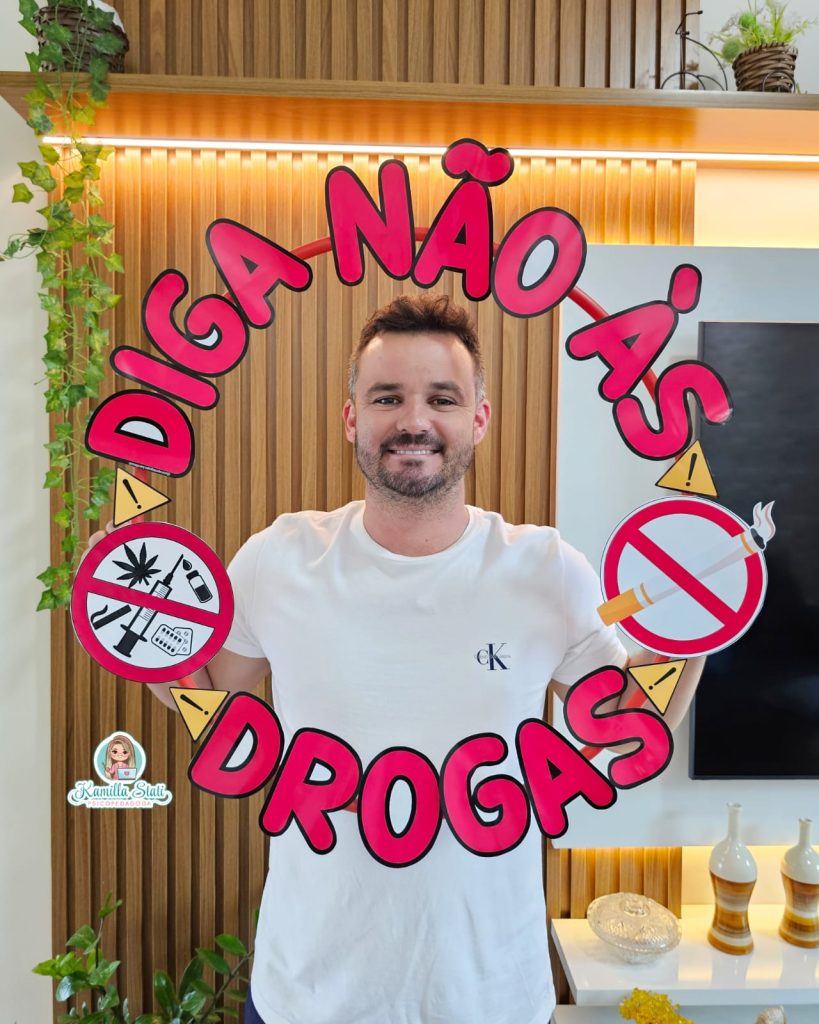 Bambolê para foto: não às drogas - Oficina de Materiais Pedagógicos